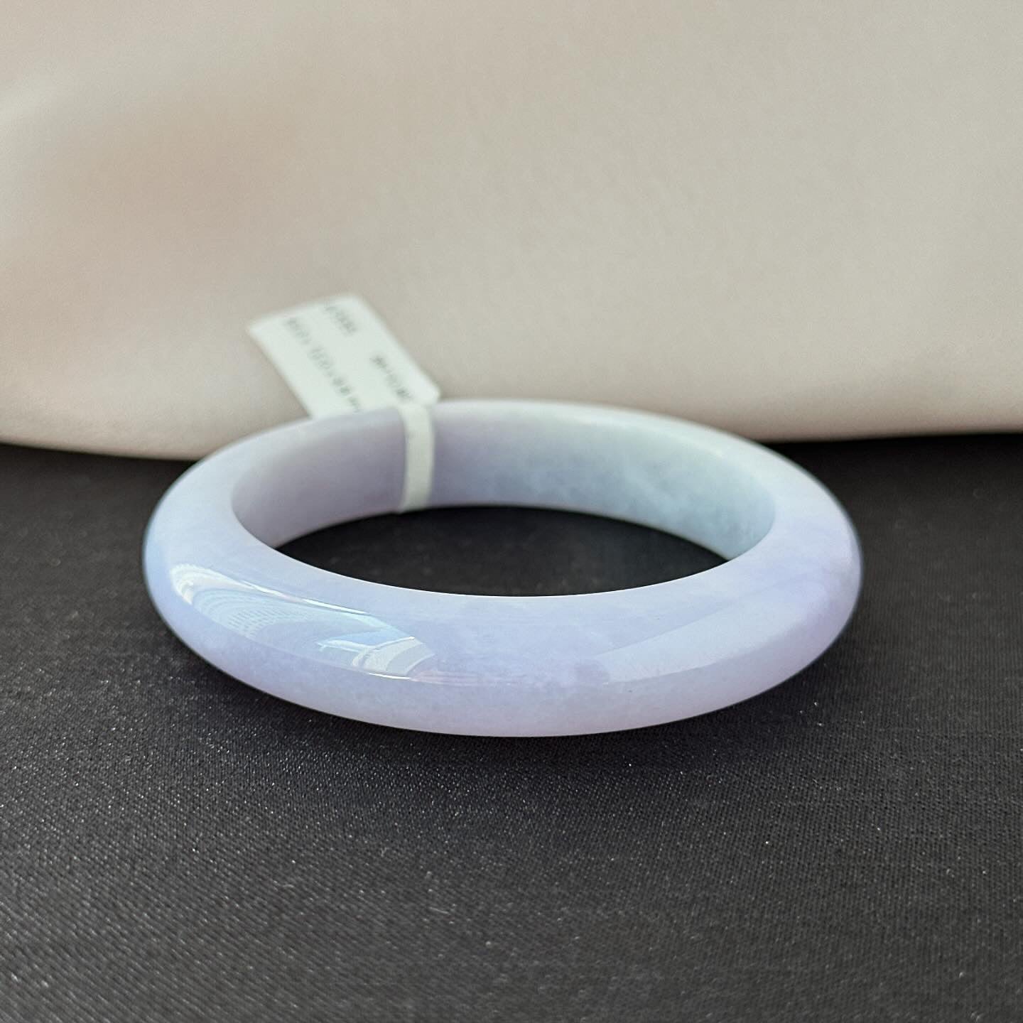 Understanding Jade Quality: A Guide to Translucency & Color Vibrancy ...